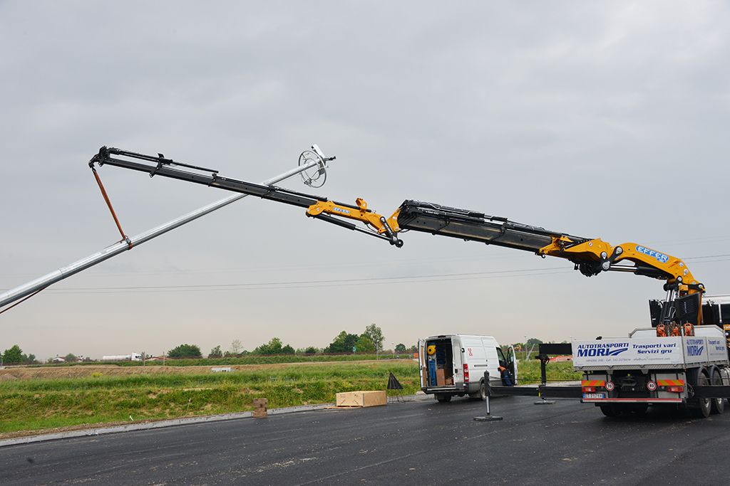 Large Effer Cranes – Cranetech