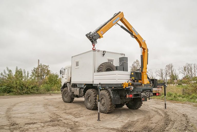 Small Crane by Effer available through Cranetech Australia